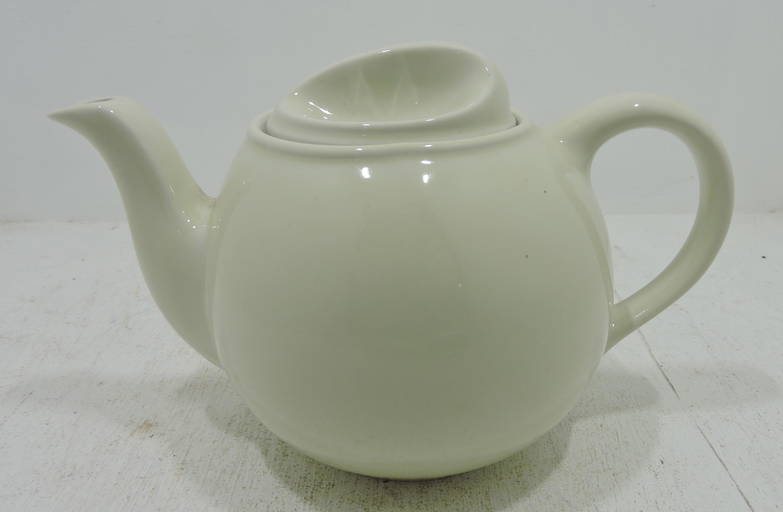 Hall China teapot (#0486) on Mar 09, 2023 | Strawser Auction Group in IN