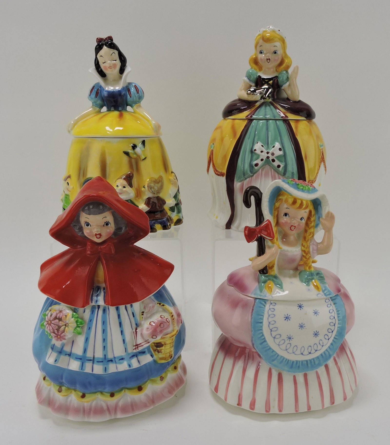 Lot Of 4 Cookie Jars: Disney Snow Auction