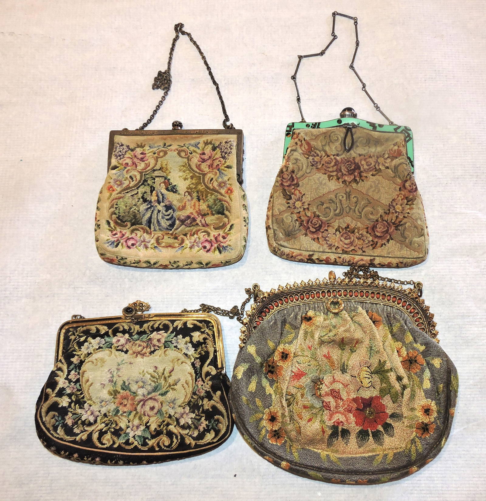 Lot Of 4 Ladies Purses Auction
