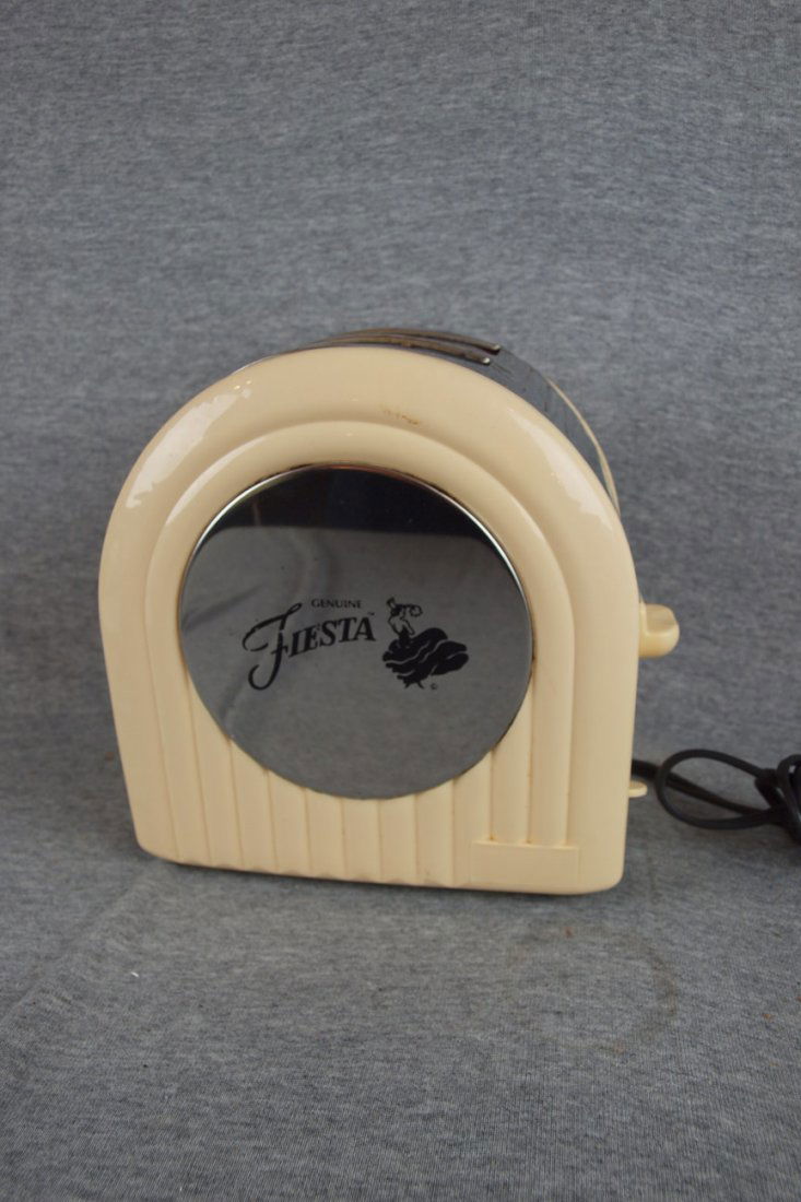 301: Fiesta toaster, ivory, used - Sep 21, 2012 | Strawser Auction ...