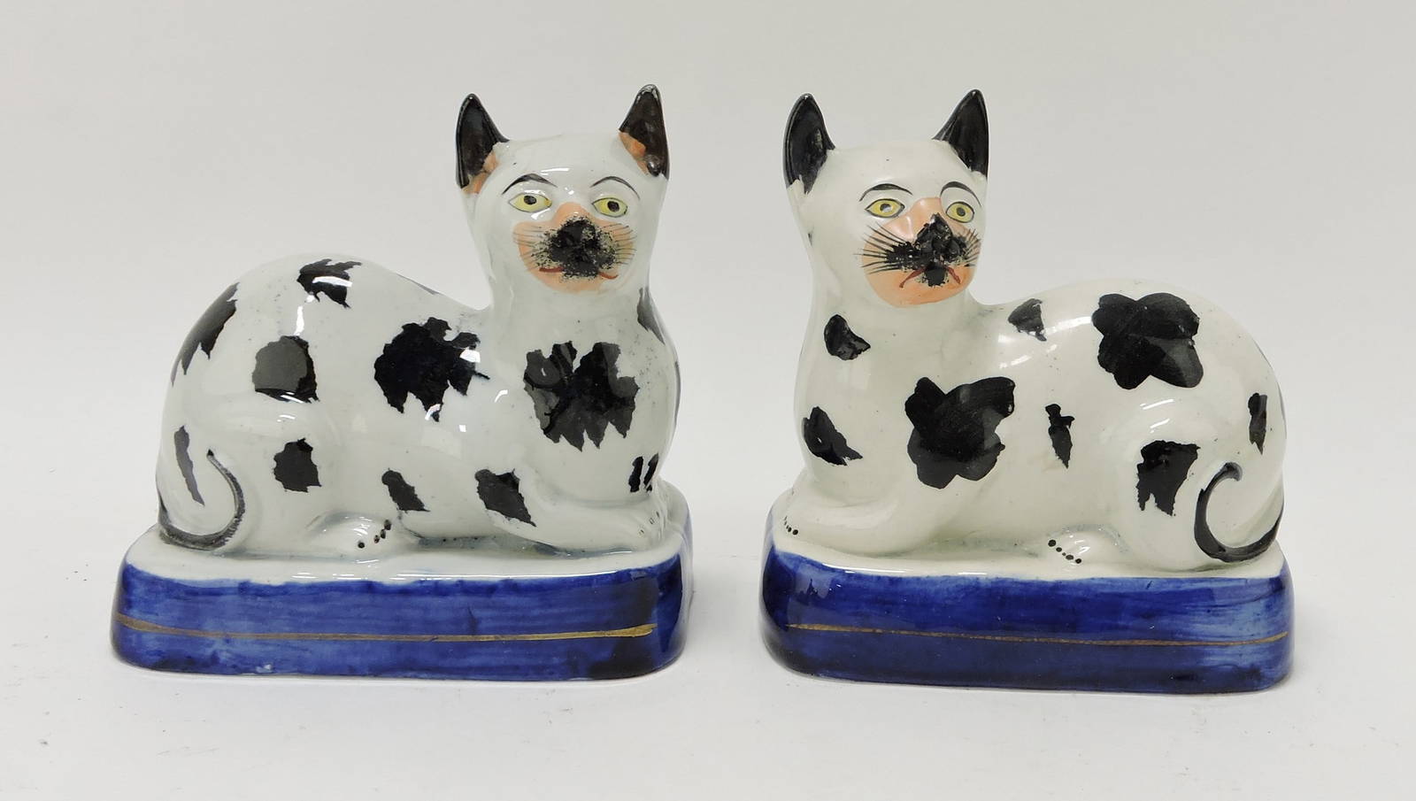 Staffordshire Pair Of Cats On Cobalt Auction