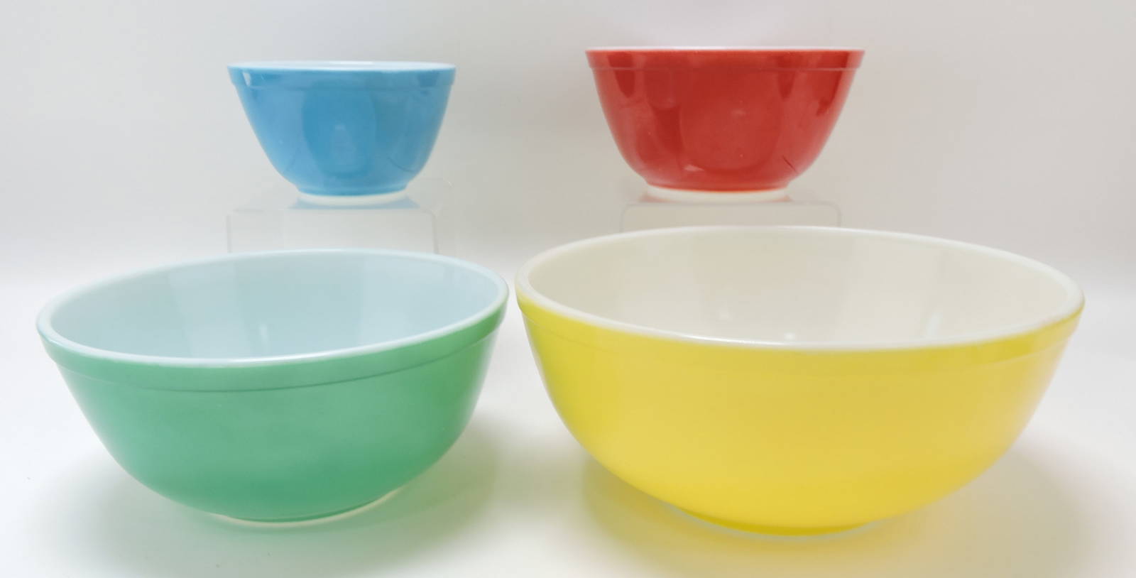 Pyrex 4 Piece Bowl Set Auction