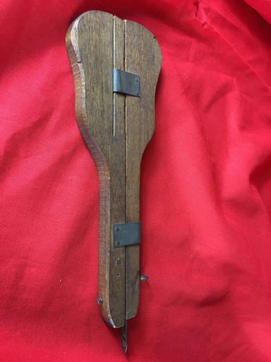 Rug Shuttle For Making Rugs