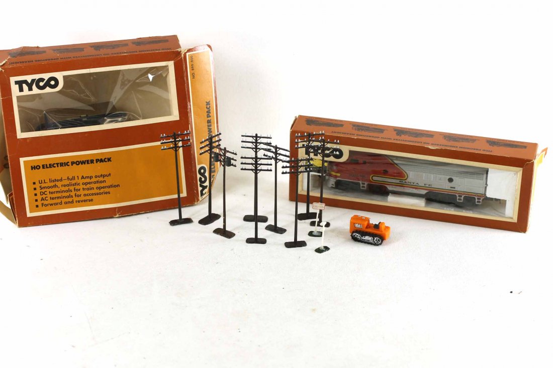 Lot Of 2 Tyco Ho Scale Model Train Items And Some Elect