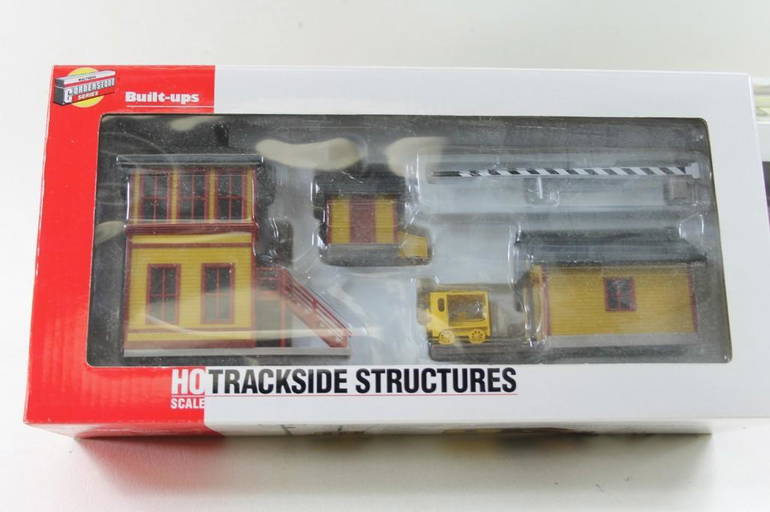 Walthers Built Ups Ho Scale Trackside Structures Set