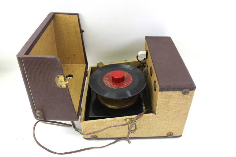 1950s Portable 45 Rpm Record Player Turntable