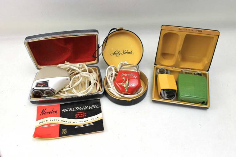 Lot Of Vintage Electric Razors Or Shavers