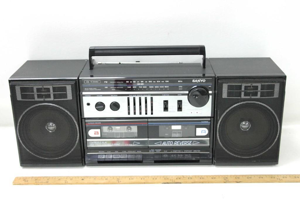 Sanyo Boombox Dual Cassette Am Fm W Graphic Equalizer
