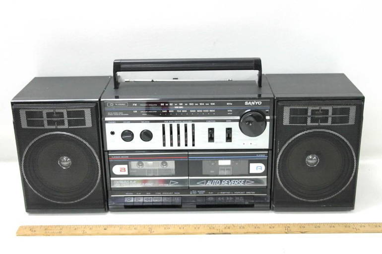 Sanyo Boombox Dual Cassette Am Fm W Graphic Equalizer