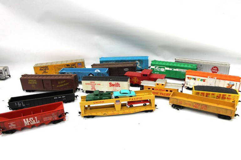 Lot Of Ho Scale Model Train Cars