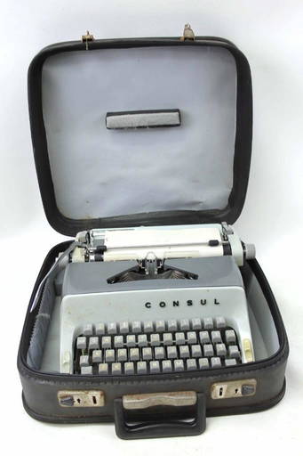 Vintage Consul Portable Manual Typewriter