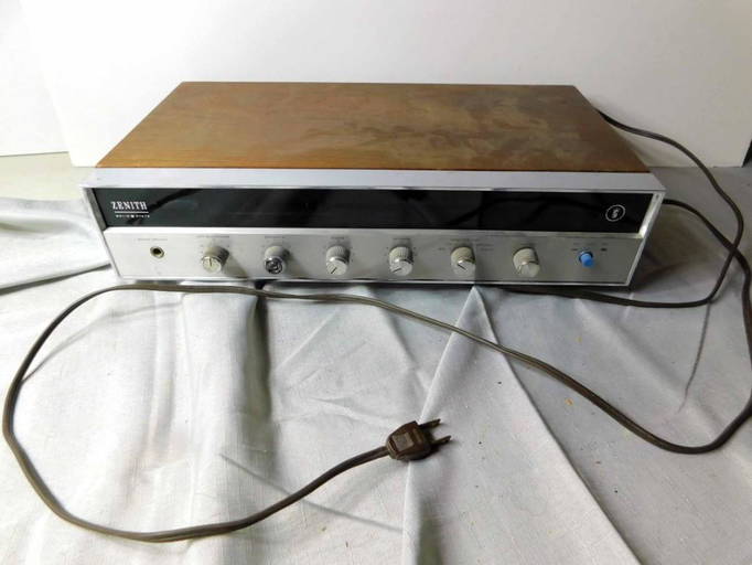 Vintage Zenith Solid State Stereo Receiver