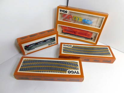 Tyco Model Train Cars And Railroad Track