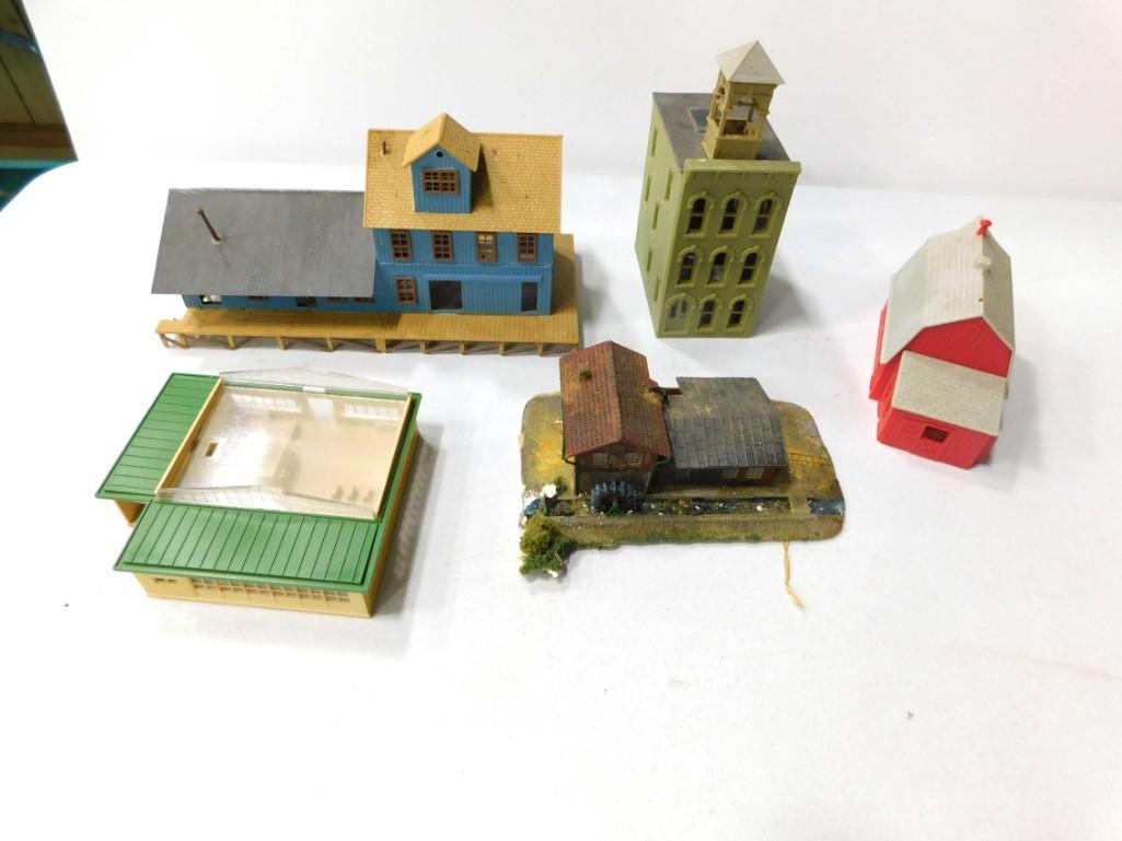 Lot Of 5 Ho Scale Model Railroad Train Buildings