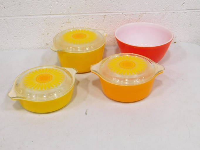 Set Of 3 Vintage Pyrex Sunflower Daisy Casserole Dishes With Lids And A ...