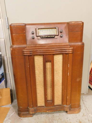 Antique Silvertone Console Radio - Nov 14, 2022 | Denotter Auctions ...