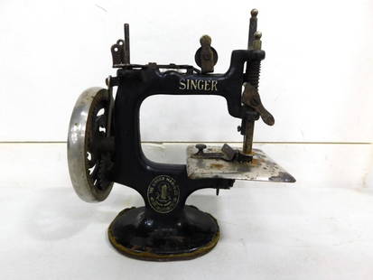Antique Hengstenberg Justus Hand Crank Sewing Machine