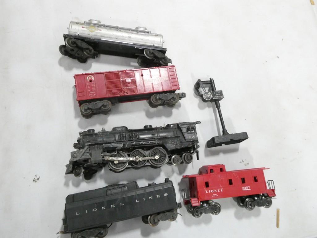 Lot Of O Scale Trains Incl Lionel Engine, Baby Ruth, Sunoco, Etc