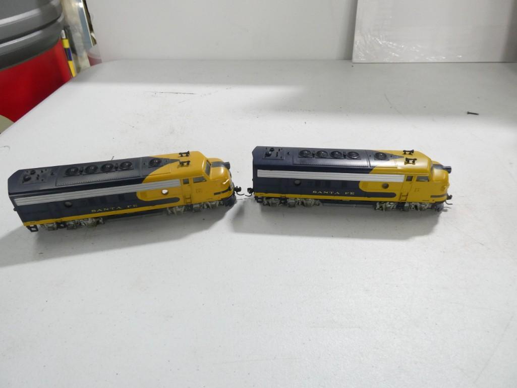Pair Of Ho Scale Trains 1 Actual Engine And One Dummy Engine