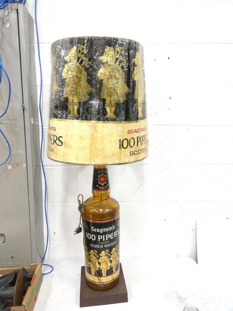 Seagram's 100 Pipers Scotch Whisky Table Lamp Works