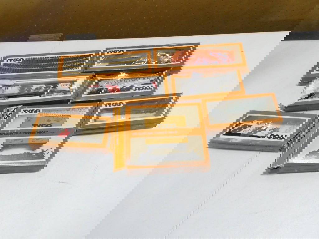 Tyco Model Train Cars And Railroad Track Auction