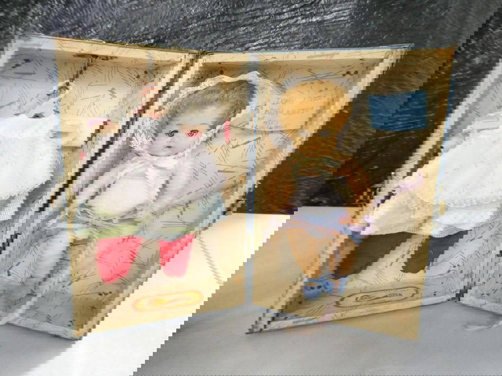 Ideal Little Betsy Wetsy 8" 1950's Doll With Box And Clothes Auction