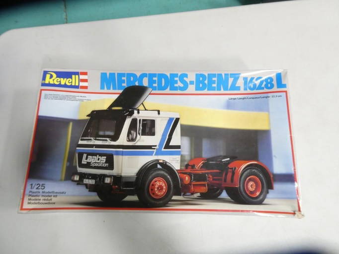 Revell Mercedes Benz 1628 L Model Truck Kit 1:25 Scale