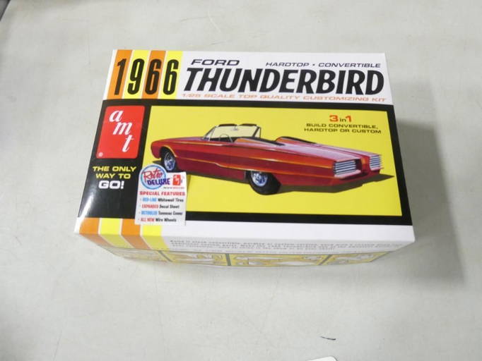 Amt 1966 Ford Thunderbird 1/25 Scale Model Kit