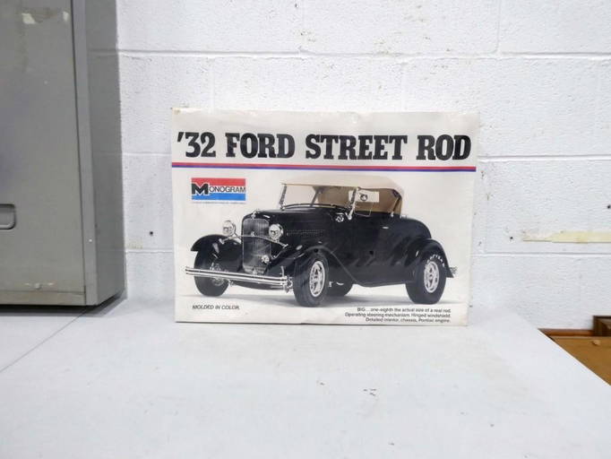 Sealed Monogram '32 Ford Street Rod 1:8 Scale Large Model Kit