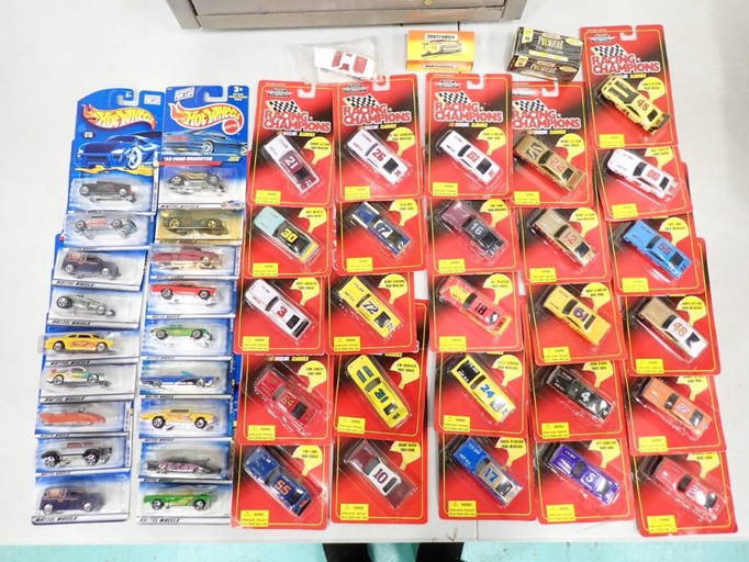 47 Toy Cars And Vehicles Incl Hot Wheels, Matchbox, Racing Champions