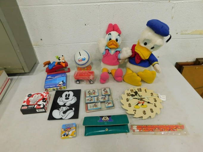 Disney Lot Incl Donald Duck And Daisy Duck Plush, Mickey Mouse Glove ...