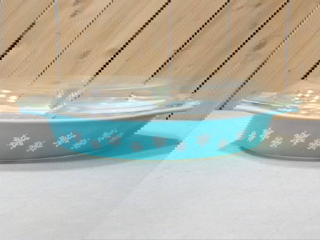 Vintage Pyrex Turquoise Snowflake Divided Dish With Lid Auction