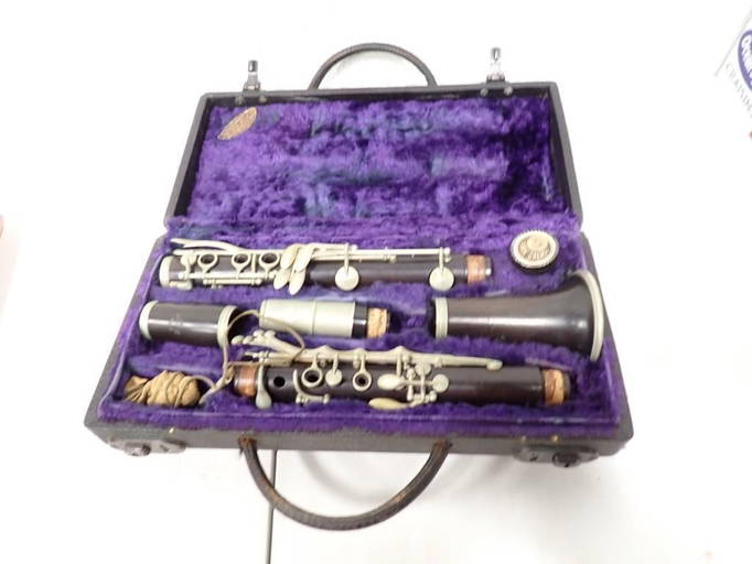 Vintage Henri Leduc Paris Clarinet With Case
