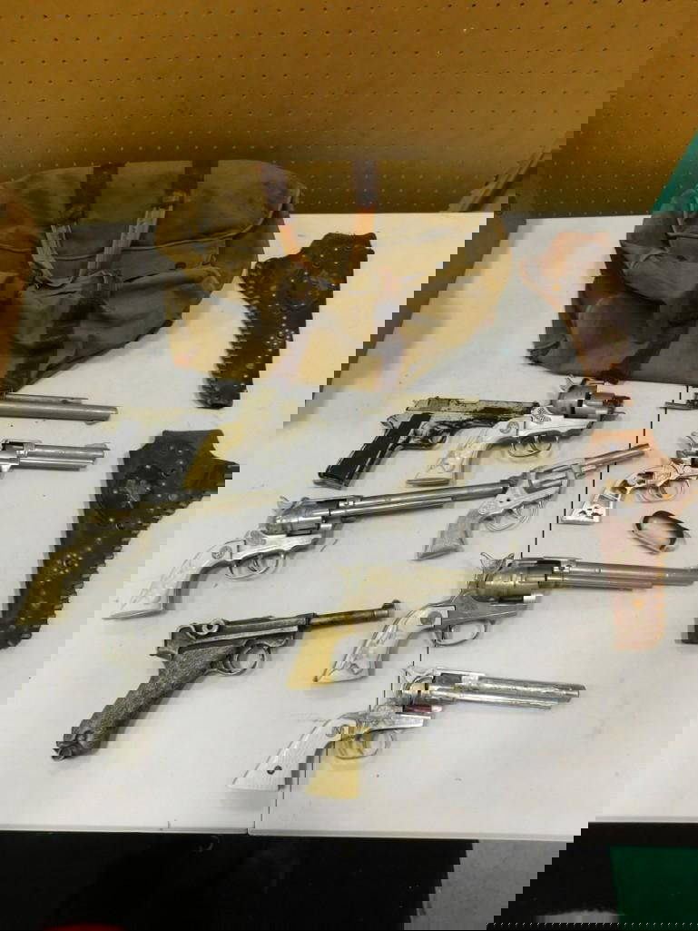 Lot Of Vintage Toy Guns, Toy Pistols, Toy Revolvers, Holsters, And A ...