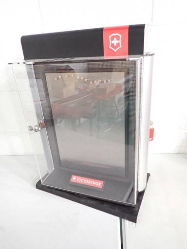 Vitorinox Swiss Army Knife Rotating Store Display Case 2 Sided With 2 Keys