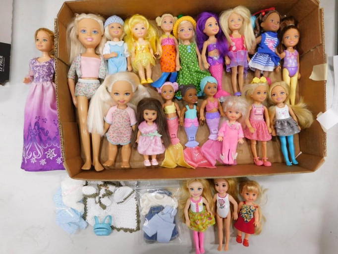21 Barbie Kelly, Chelsea, Stacie, Snoozin Sisters, Etc Lot