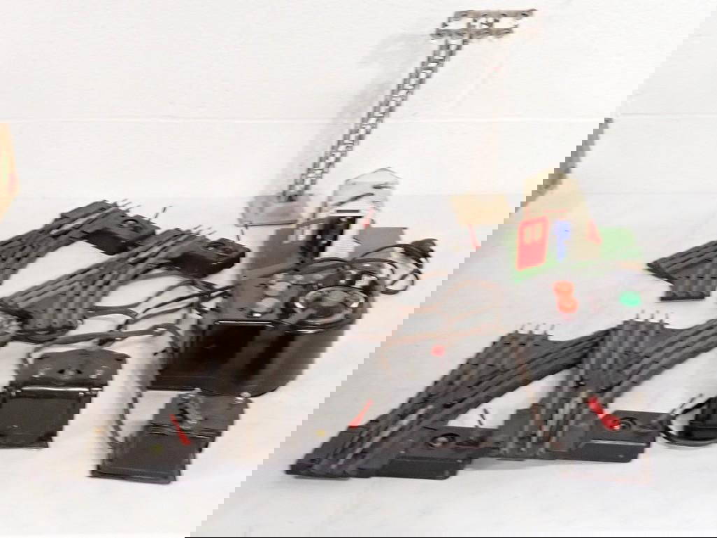 Vintage Lionel Model Train Switches, Transformers, Accessories, Etc ...