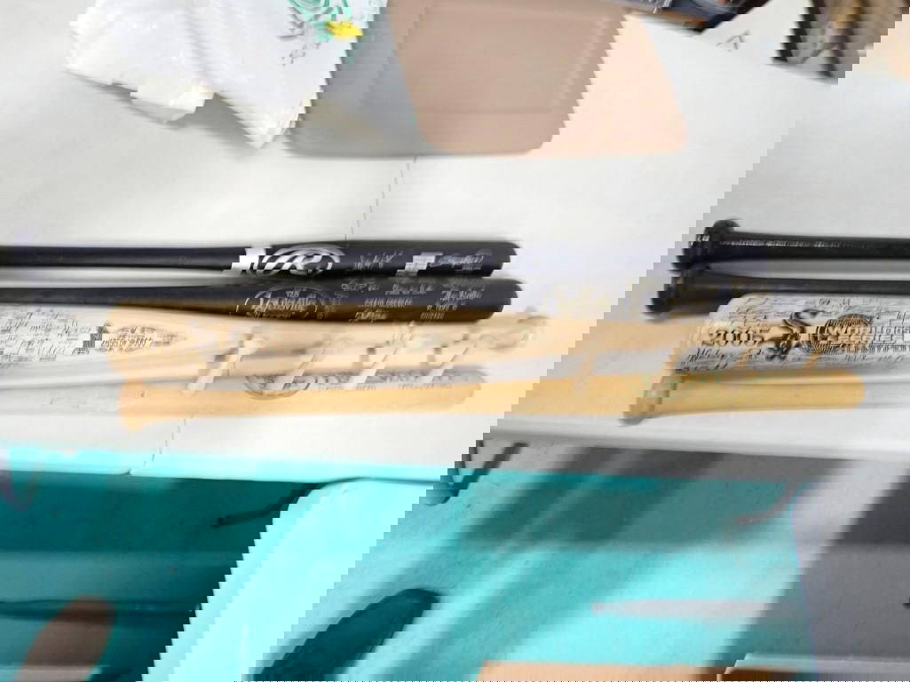 Commemorative Baseball Bats Incl 2005 Chicago White Sox, 1990 Chicago ...