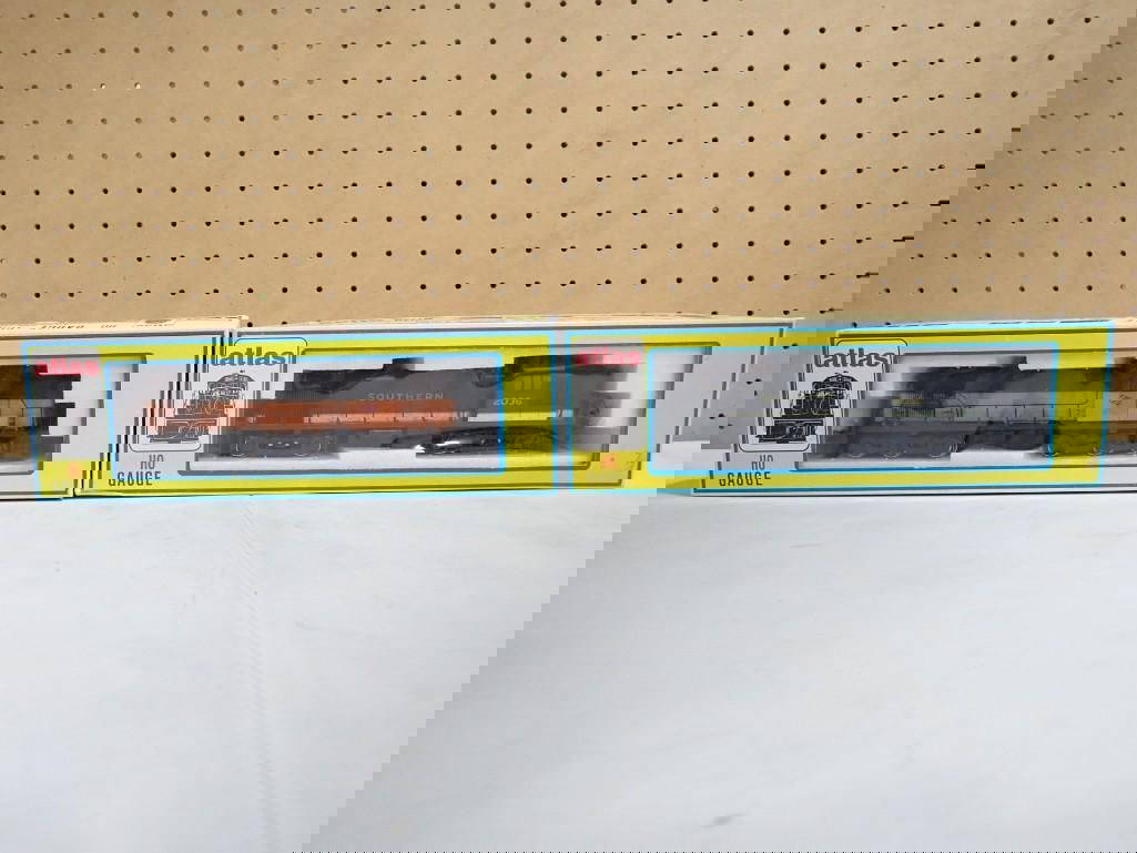 2 Atlas Ho Gauge Model Train Engines Incl Southern 2036 And The ...