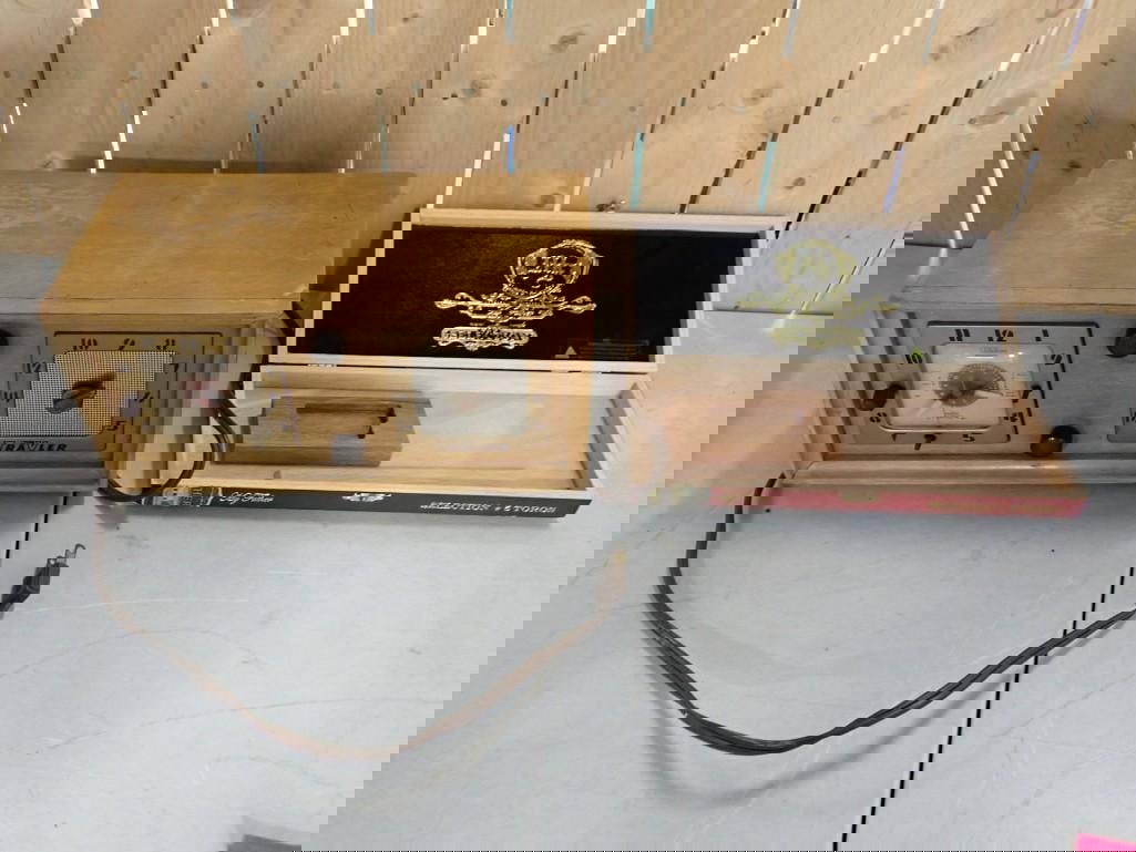 Vintage Telechron Travler Clock Radio Model 5170 Works Plus A Cigar Box ...