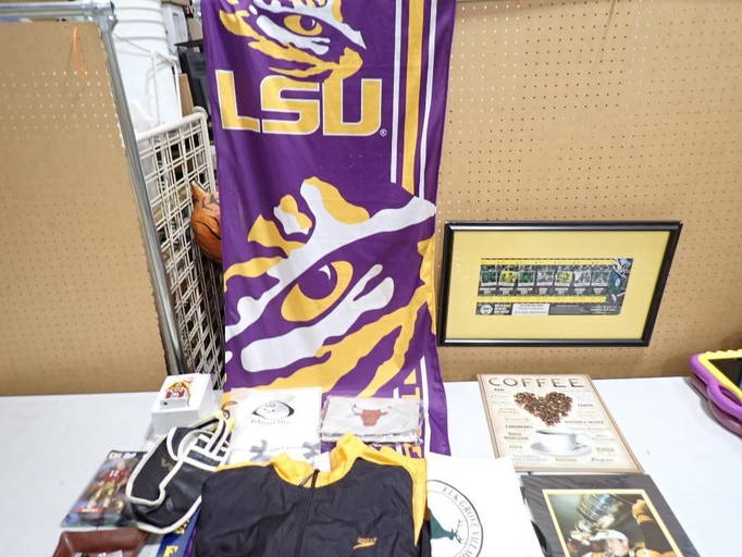 Assorted Sports Lot Including Xl Speedo Windbreaker, Lsu Tigers Banner ...