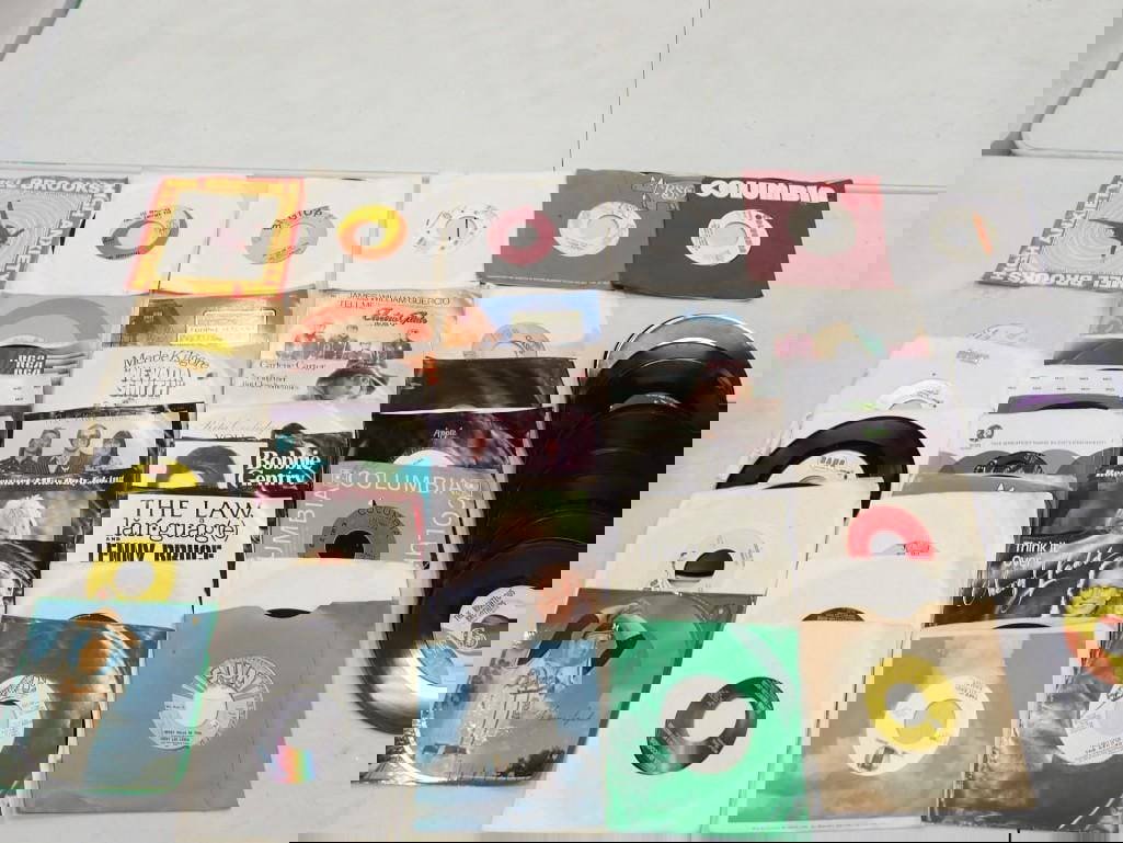 Lot Of Vinyl Records 45 Rpm Incl Carly Simon, Cheryl Ladd, Bobbie ...