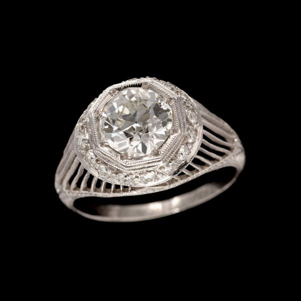 1653: Diamond engagement ring, art deco, Early Art Deco
