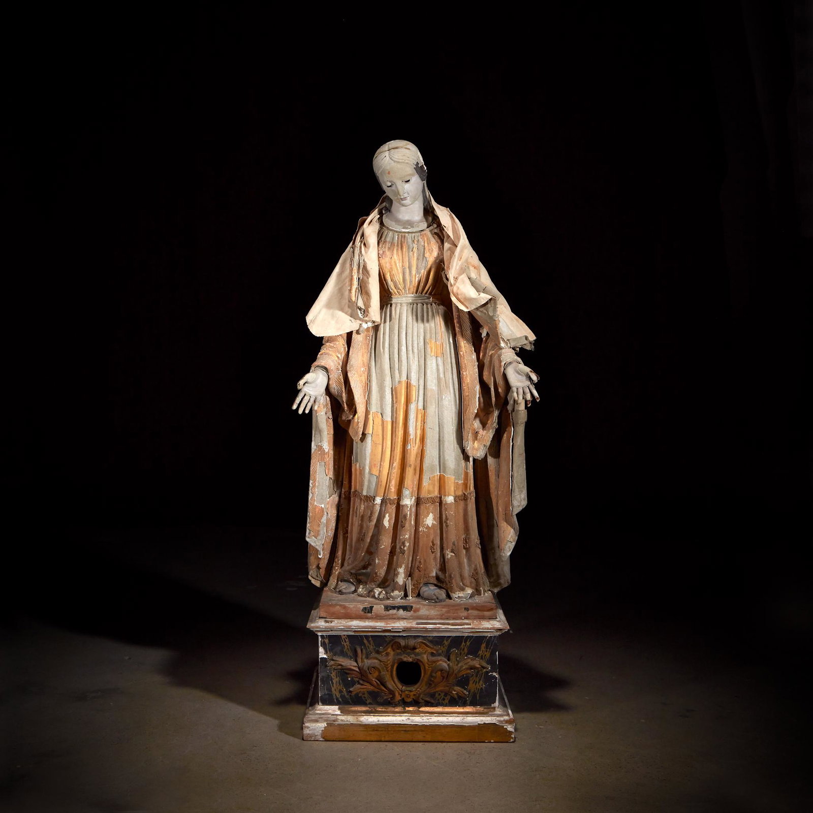A large Mexican figural reliquary of the Madonna of the - Sep 23, 2020 ...