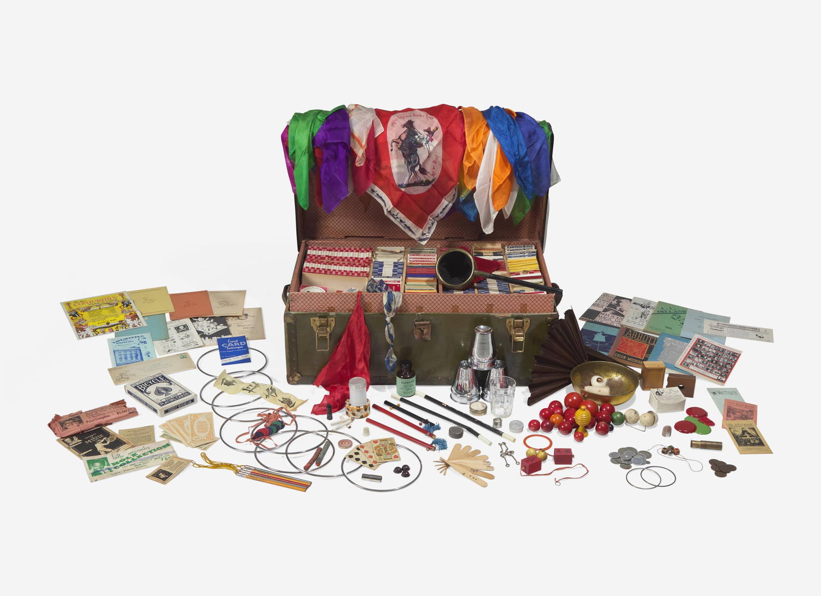 [magic] Magician's Trunk, With Cards, Tricks, And Assorted Objects Auction