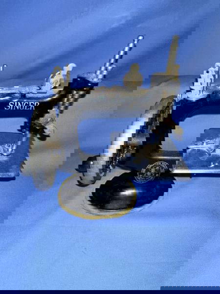 Miniature Singer Sewing Machine, Singer Manufacturi Auction