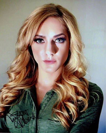 Courtney Akbar PRETTY In Person Signed Photo (#0003) on Aug 21, 2022 ...