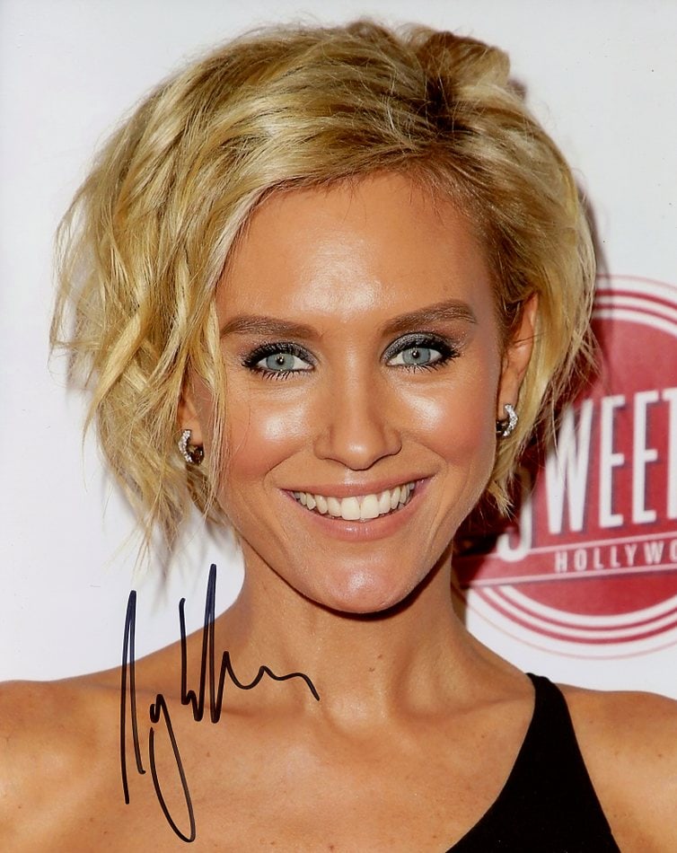 Nicky Whelan Hall Pass Wedding Ringer In Person Signed Photo Auction