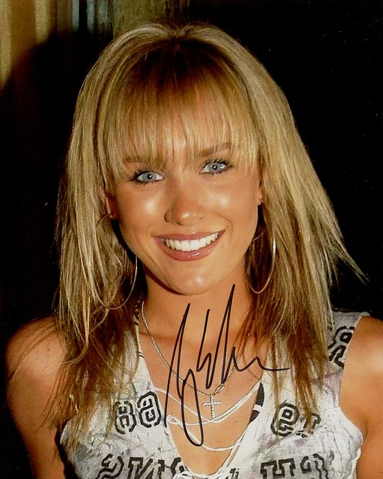 Nicky Whelan Hall Pass Wedding Ringer In Person Signed Photo Auction