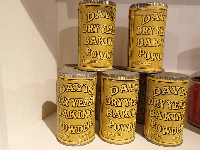 Davis Dry Yeast Baking Powder in Tins - 8 Tins - Dec 07, 2022 | Central ...